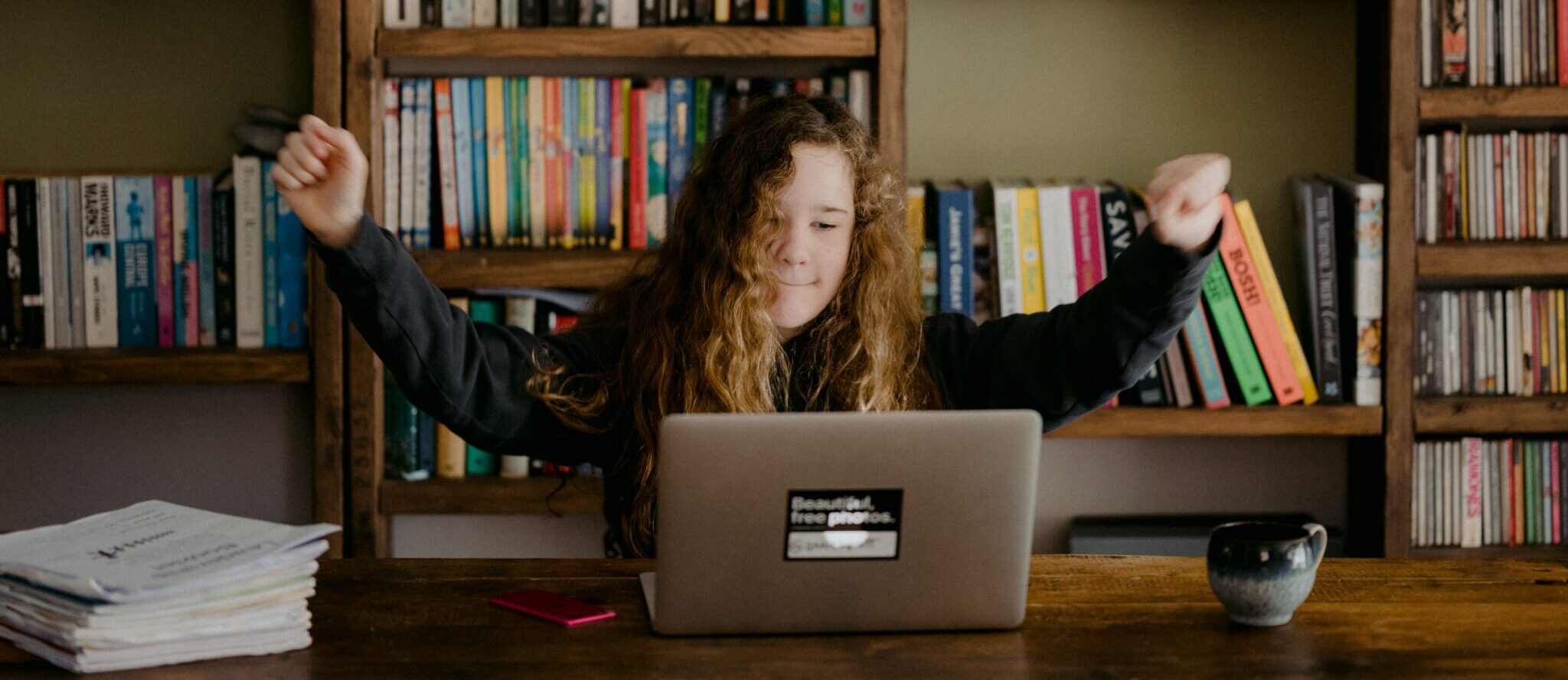 Hybrid classrooms: Tips for teaching digital-native students online and ...